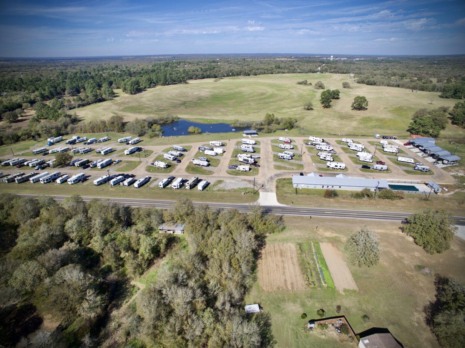 Sunny RV Park Family - Exceptional Bastrop RV Parks